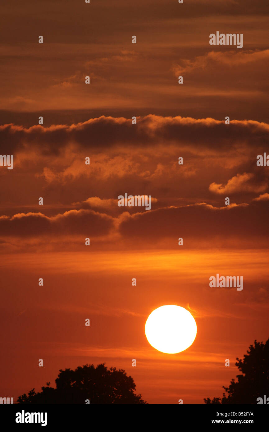 Sun shing hi-res stock photography and images - Alamy