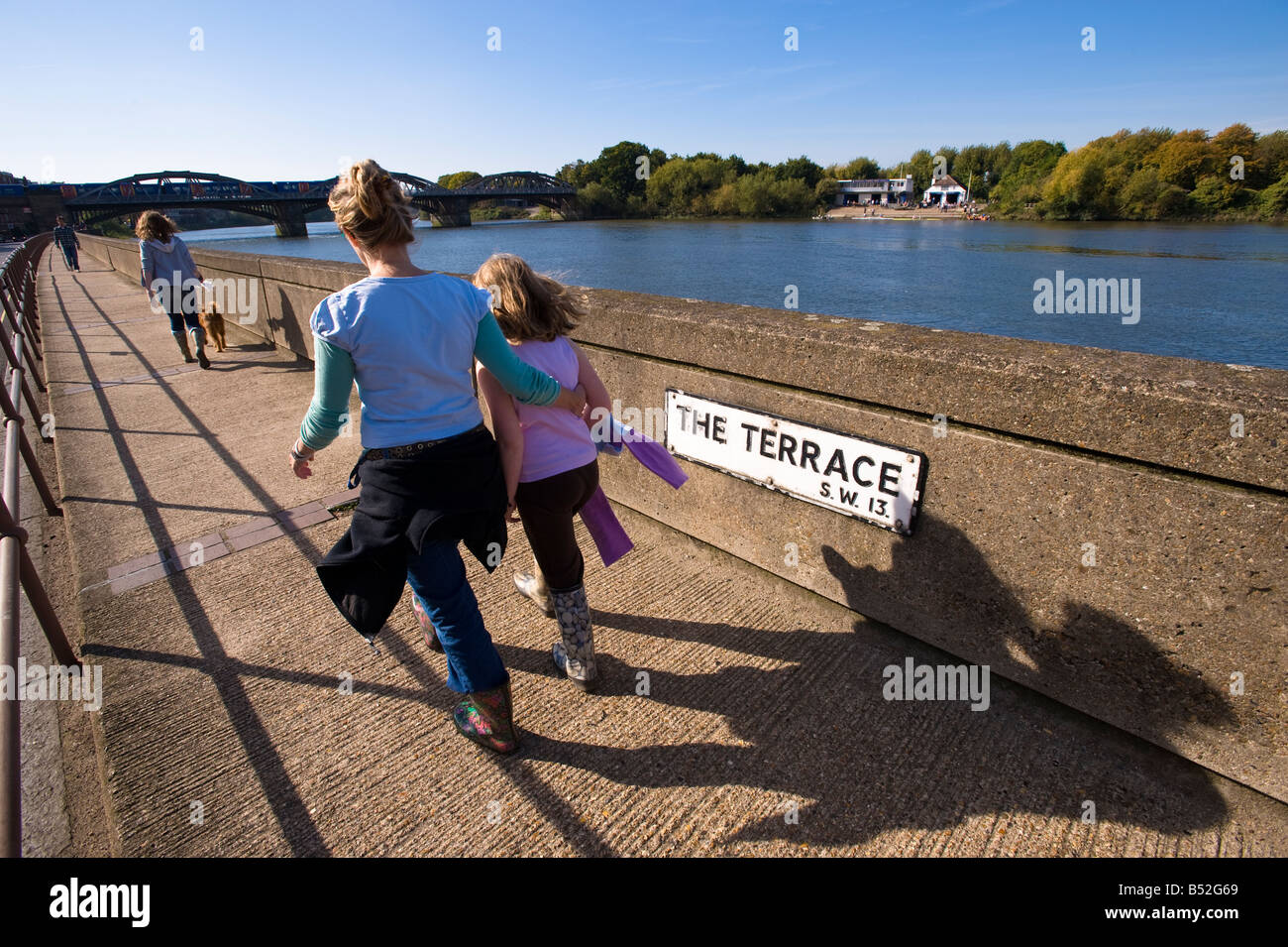 River thames in barnes hi-res stock photography and images - Alamy