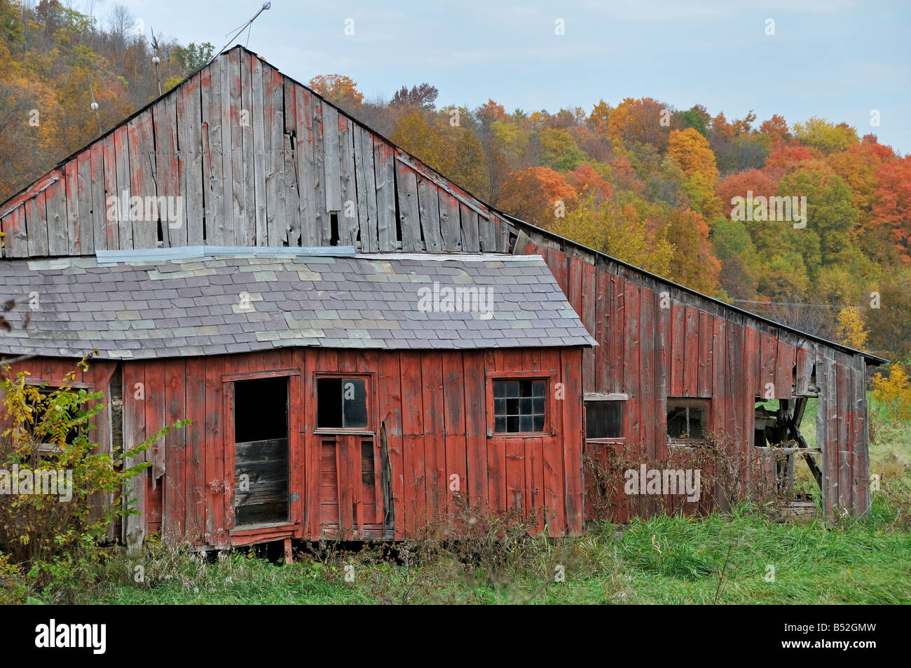 Old barn in vermont autumn hi-res stock photography and images - Alamy