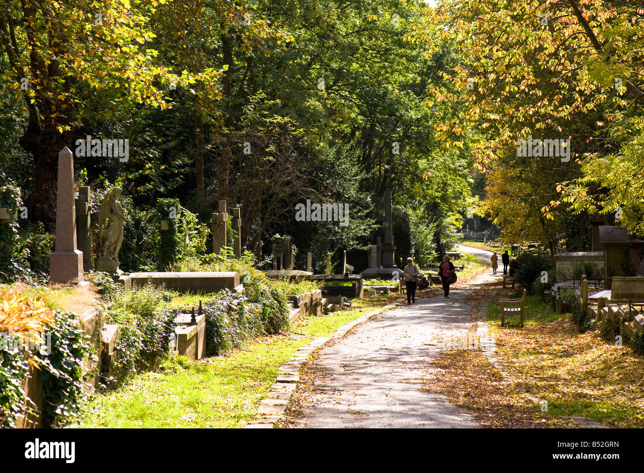 Highgate cemetery london hi-res stock photography and images - Alamy