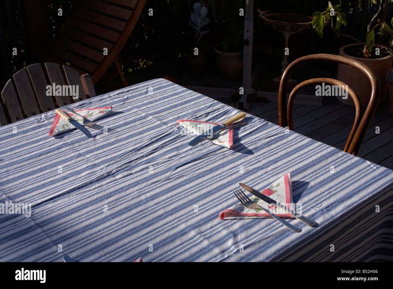 Simple cafe restaurant bar hi-res stock photography and images - Alamy