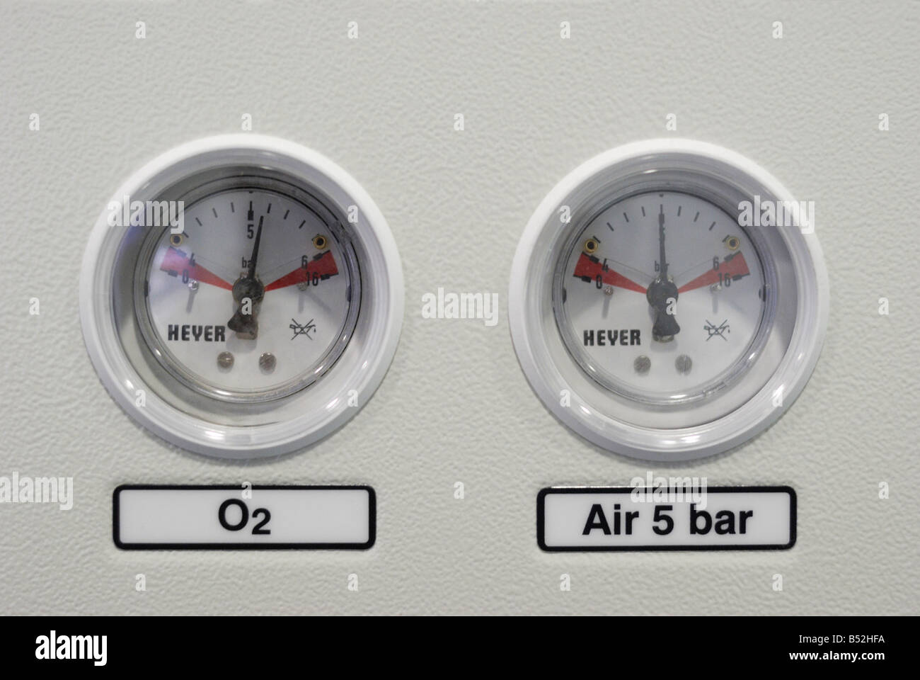 Air pressure barometer hi-res stock photography and images - Alamy