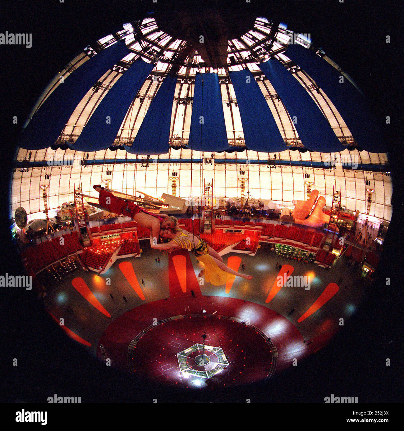 Daily Mirror photographer Alisdair MacDonald takes pictures of The ...