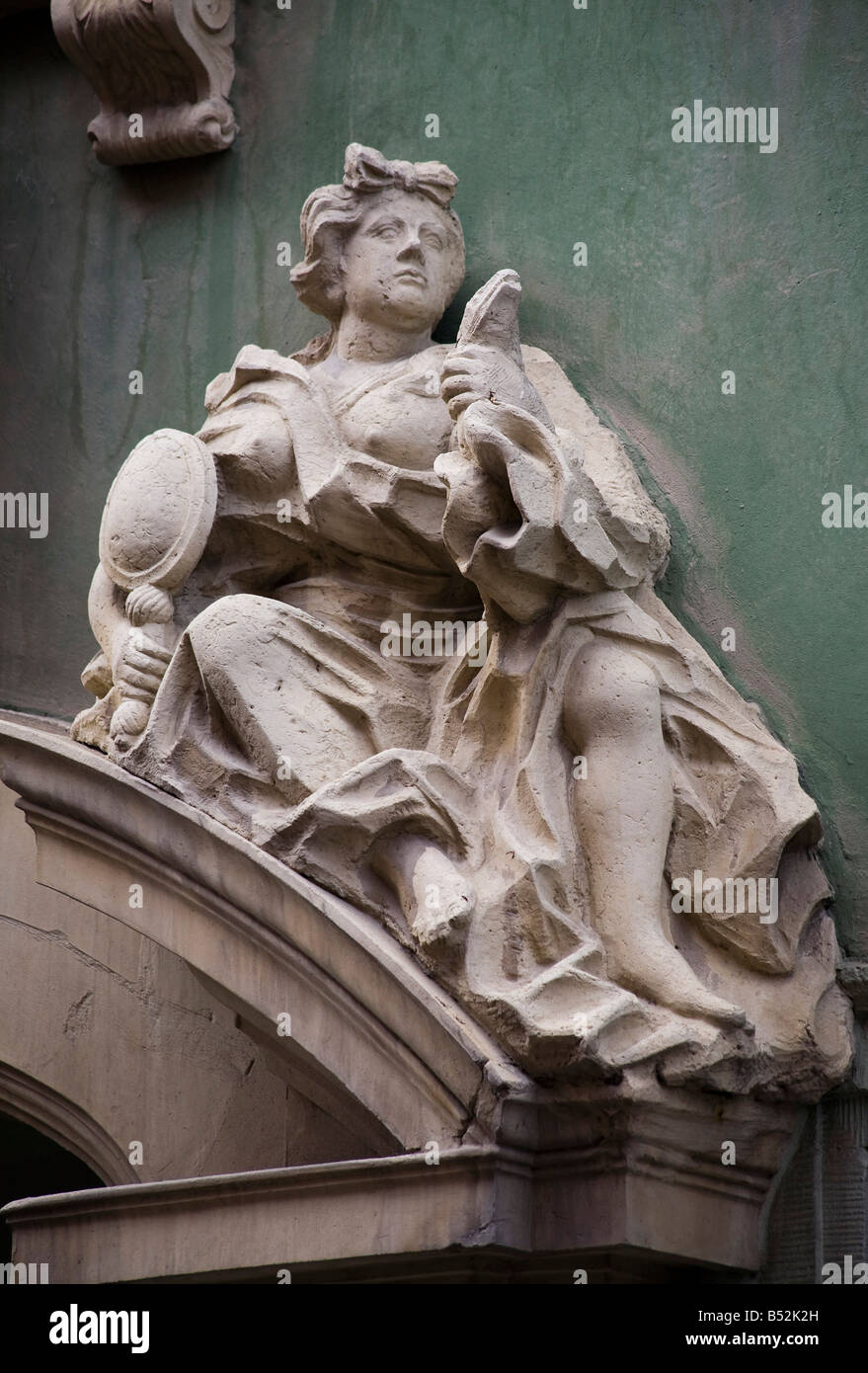 Adler statue hi-res stock photography and images - Alamy