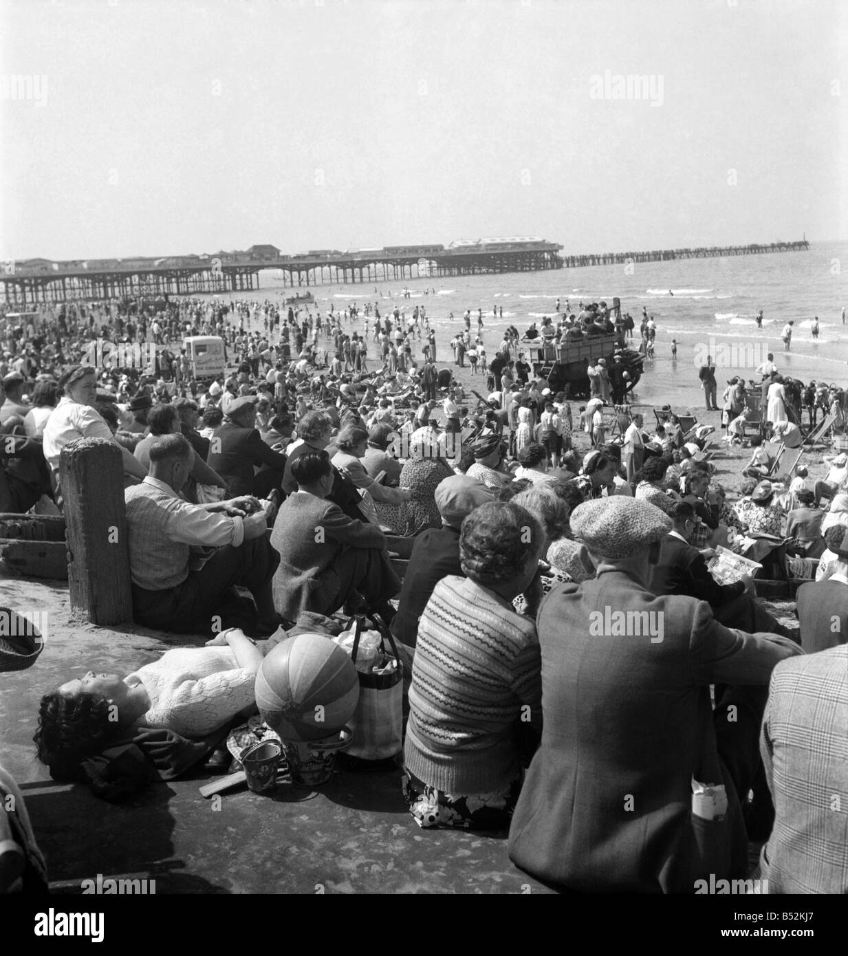 Holiday scenes in and around Blackpool Beach. July 1952 C3807-003 Stock ...