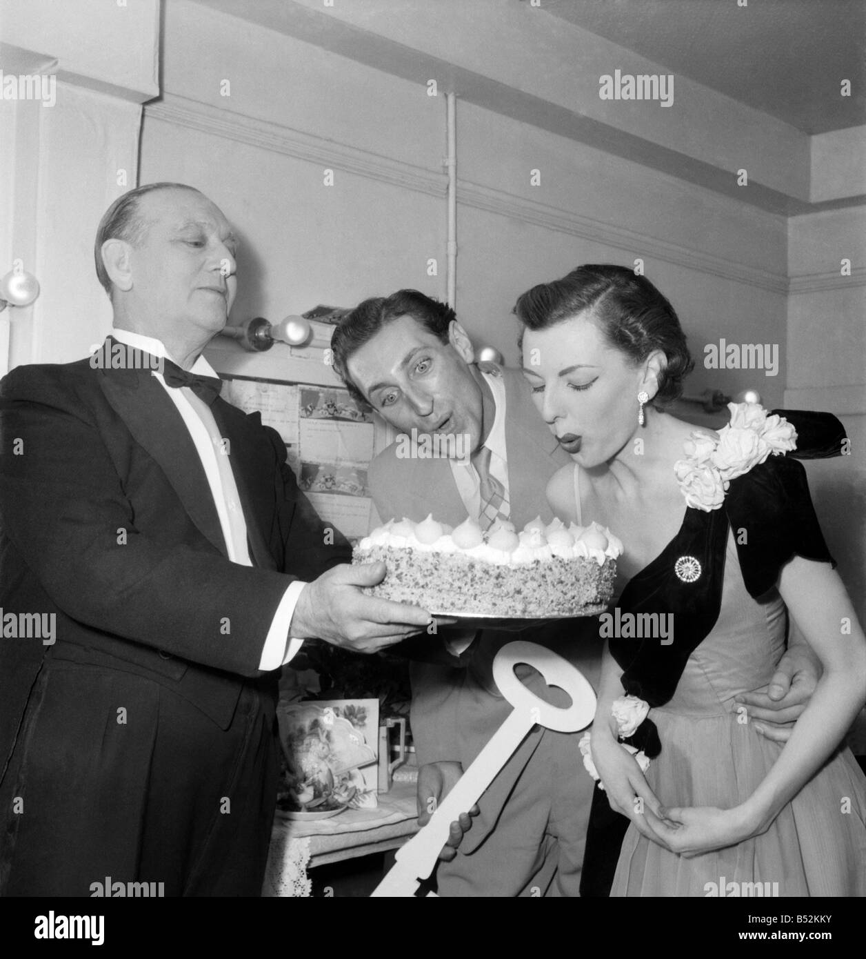 The cast of "Call me Madam" at the Coliseum, London . August 1952 C4003 ...