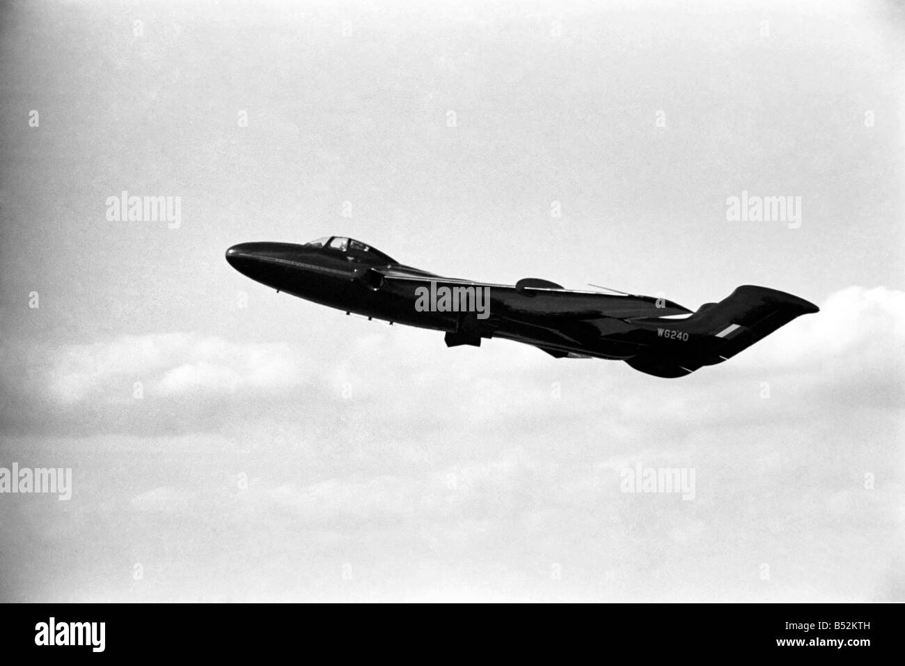 Farnborough Airshow. D. H. 110. September 1952 C4316a-005 Stock Photo ...