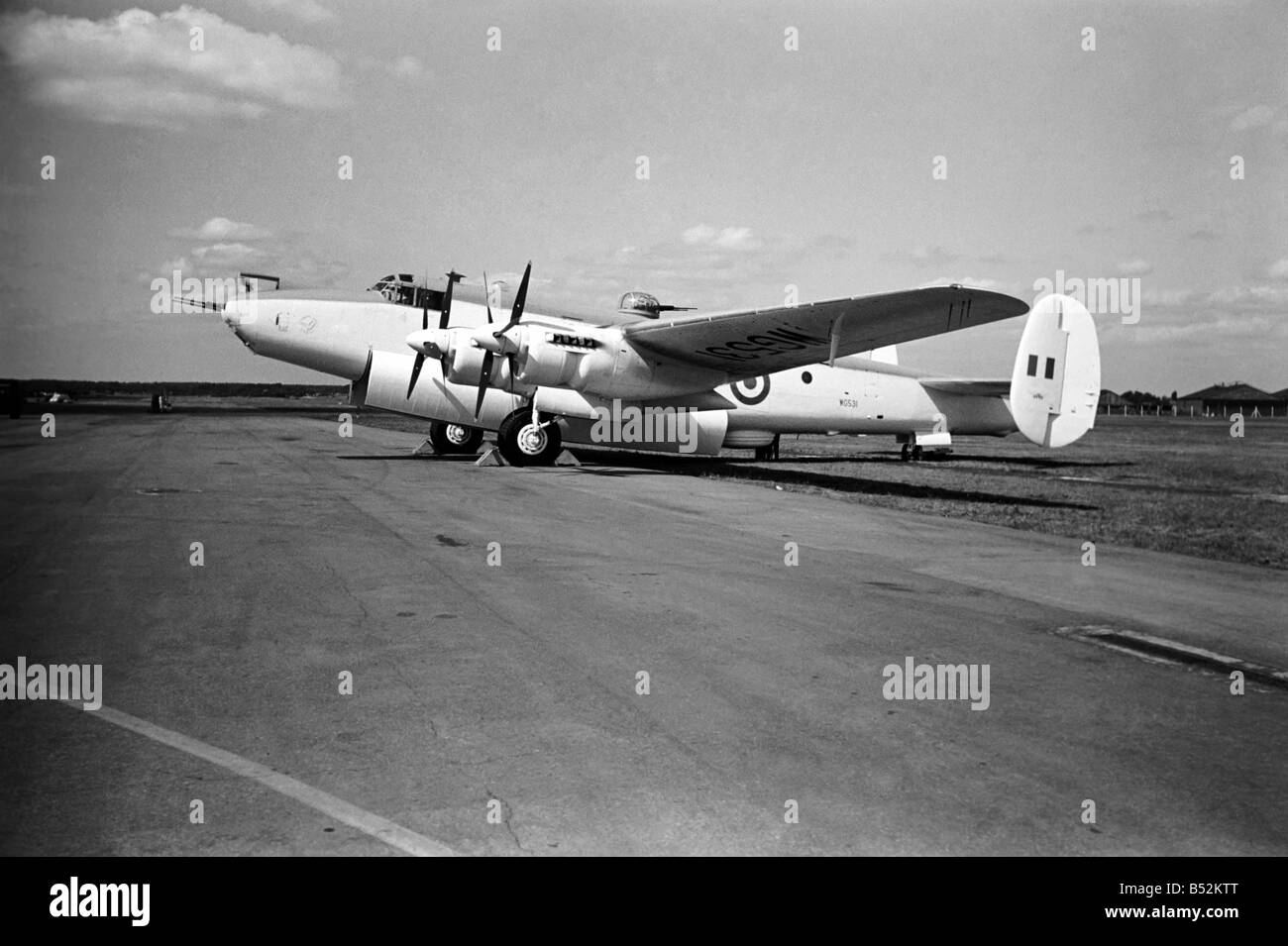 Shackleton aircraft Black and White Stock Photos & Images - Alamy