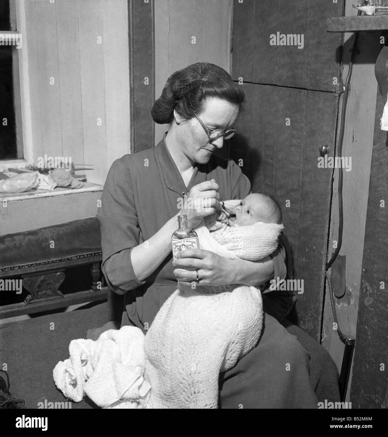 1950s mother and child hi-res stock photography and images - Alamy