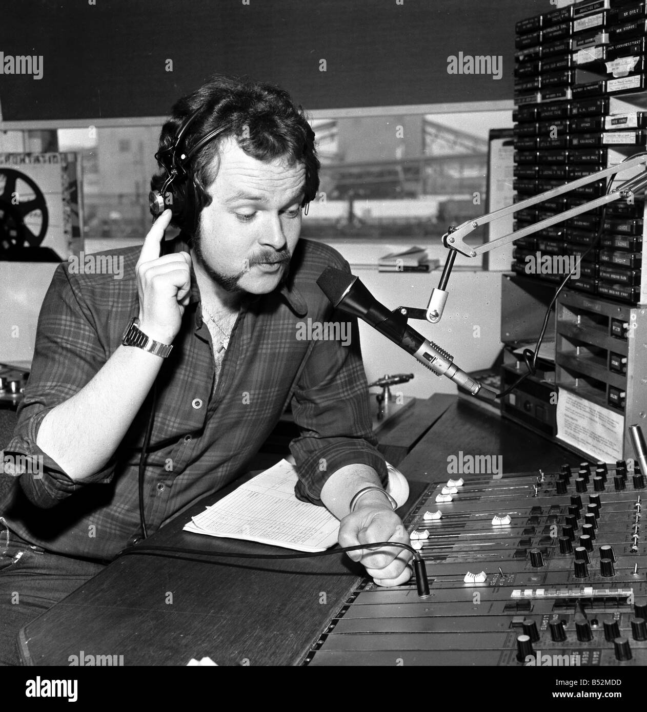James whale radio hi-res stock photography and images - Alamy