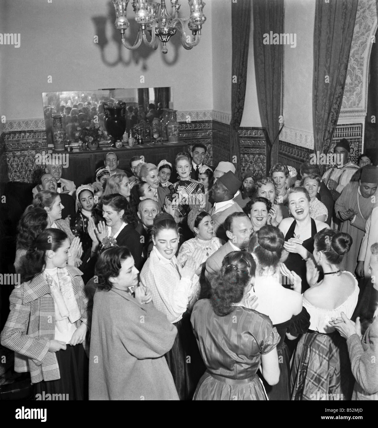 Group of women in 1950s hi-res stock photography and images - Alamy
