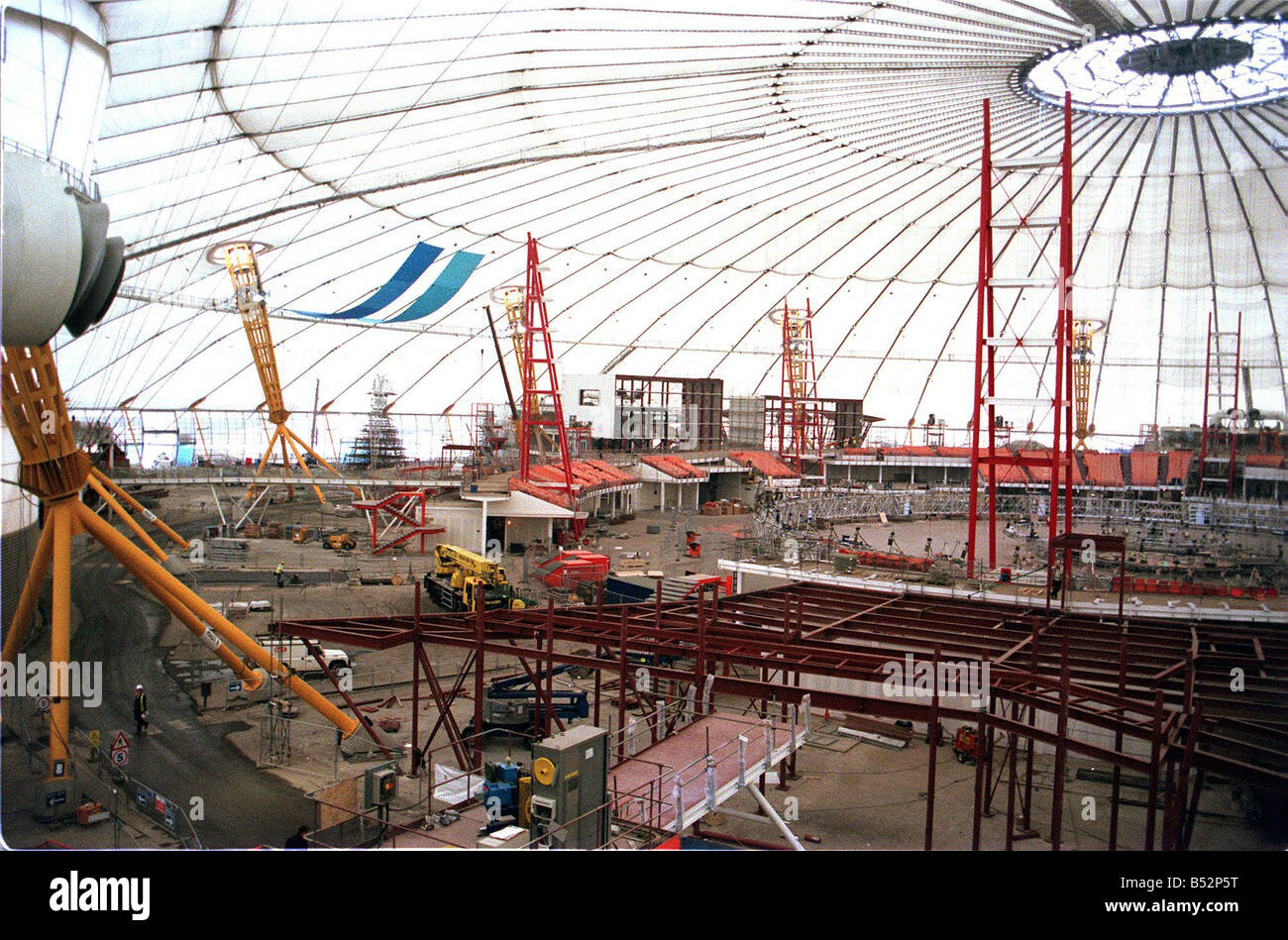 Millennium dome construction site hi-res stock photography and images ...