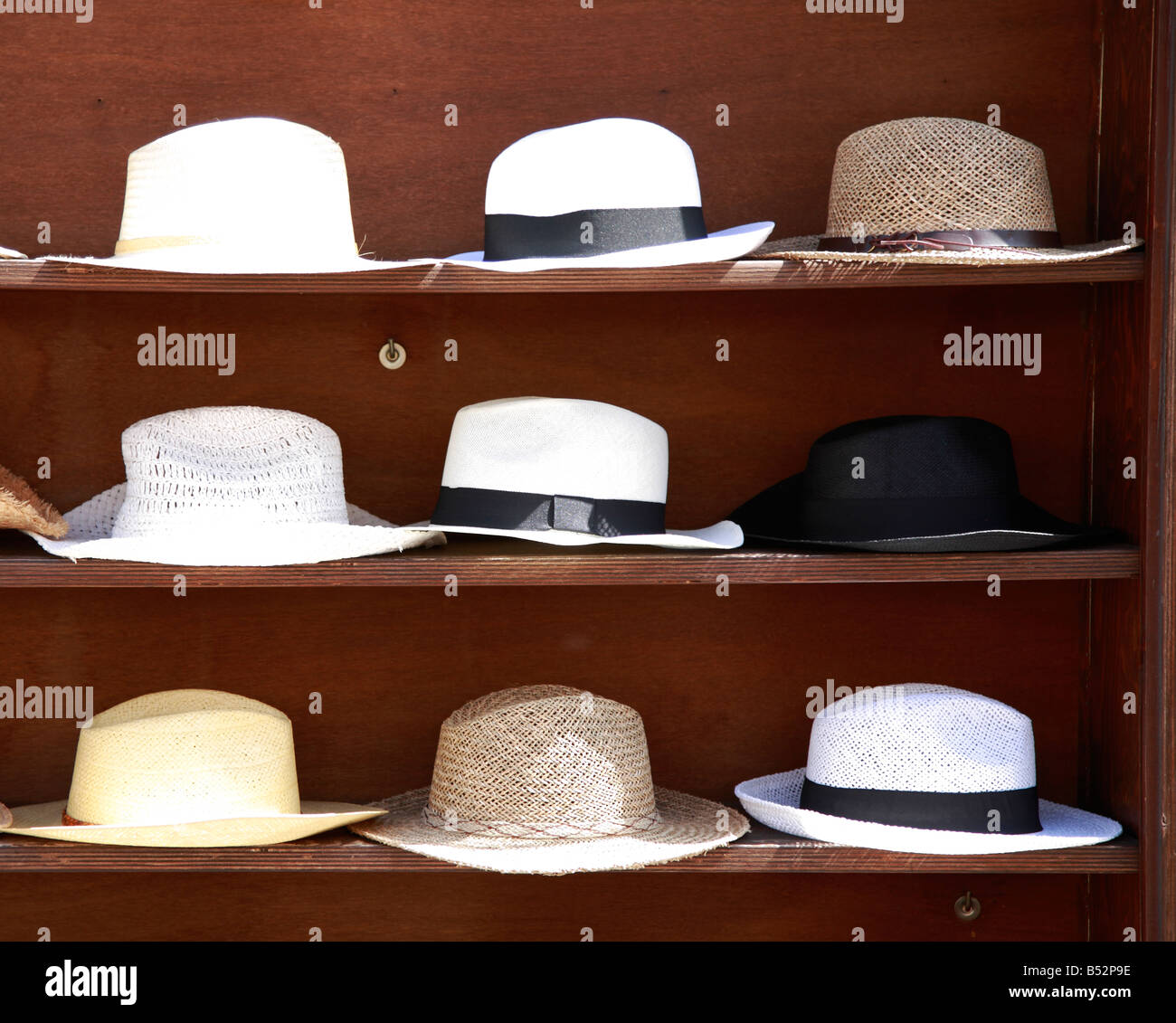 Mens straw hats hi-res stock photography and images - Alamy