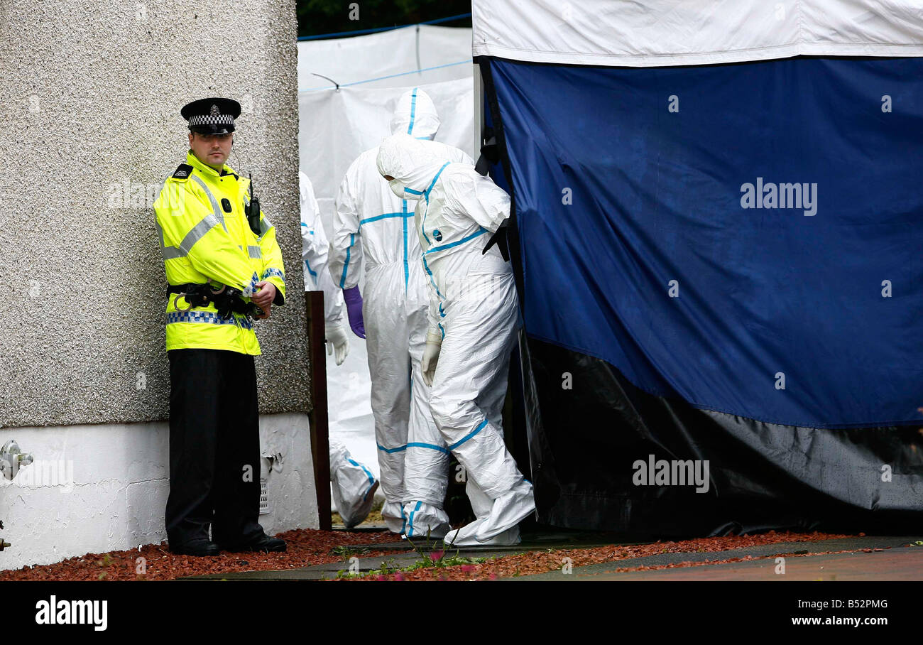 Forensic police search an address at neuk crescent hi-res stock ...