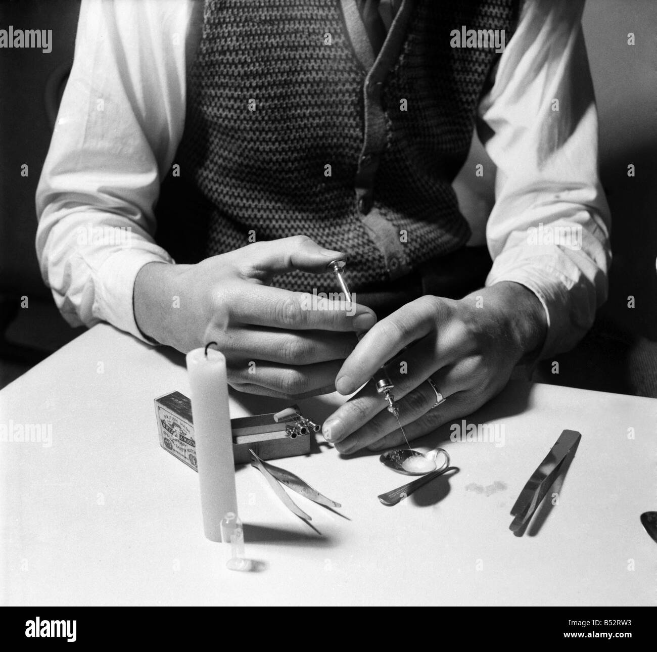 Heroin use 1950s hi-res stock photography and images - Alamy