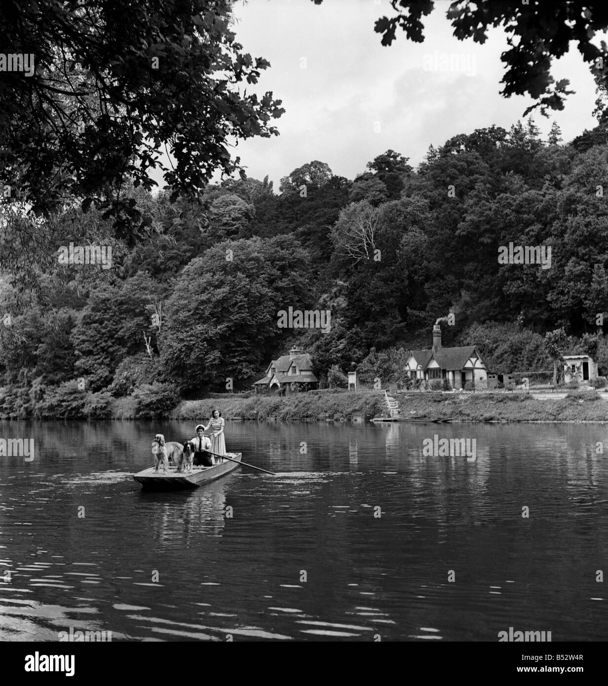 My Lady Ferry at Cookham. May 1952 C2748 Stock Photo - Alamy