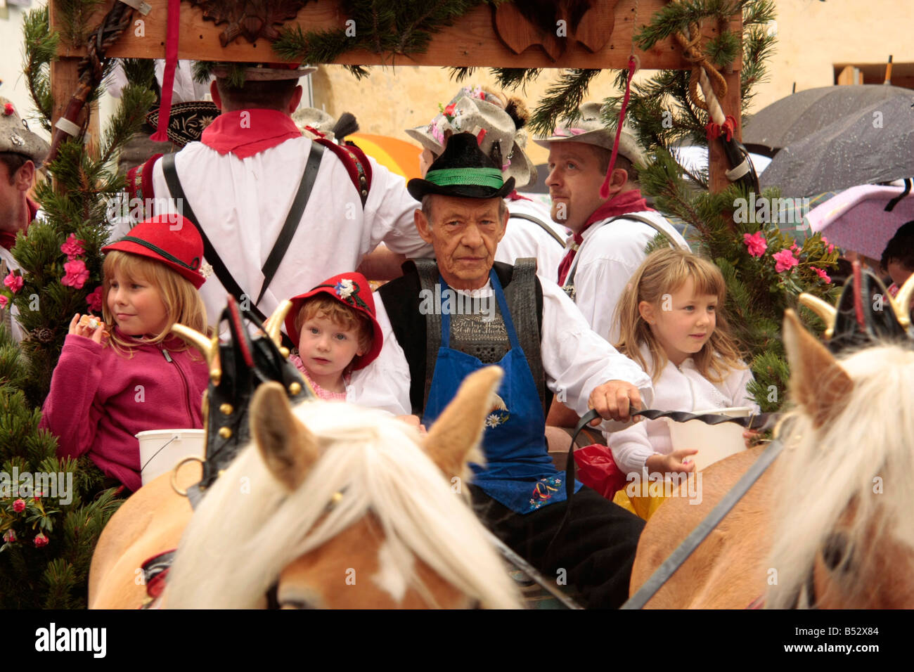 Costume folklore tyrol hi-res stock photography and images - Alamy