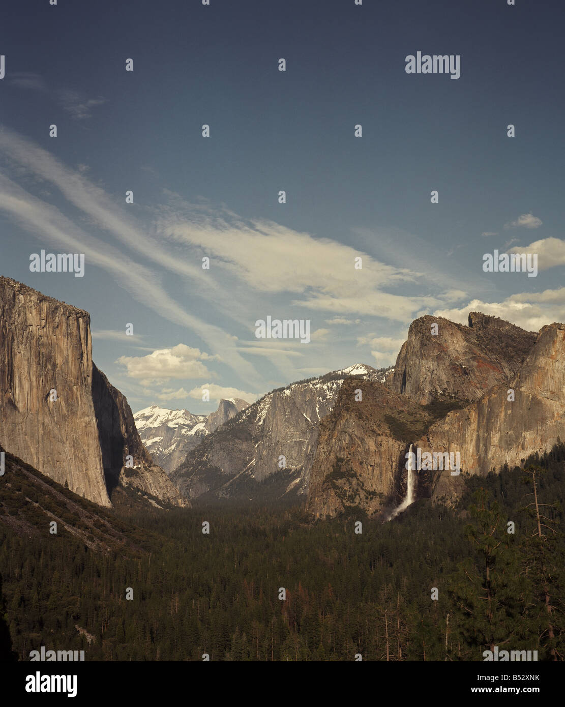 Yosemite valley from tunnel hi-res stock photography and images - Alamy