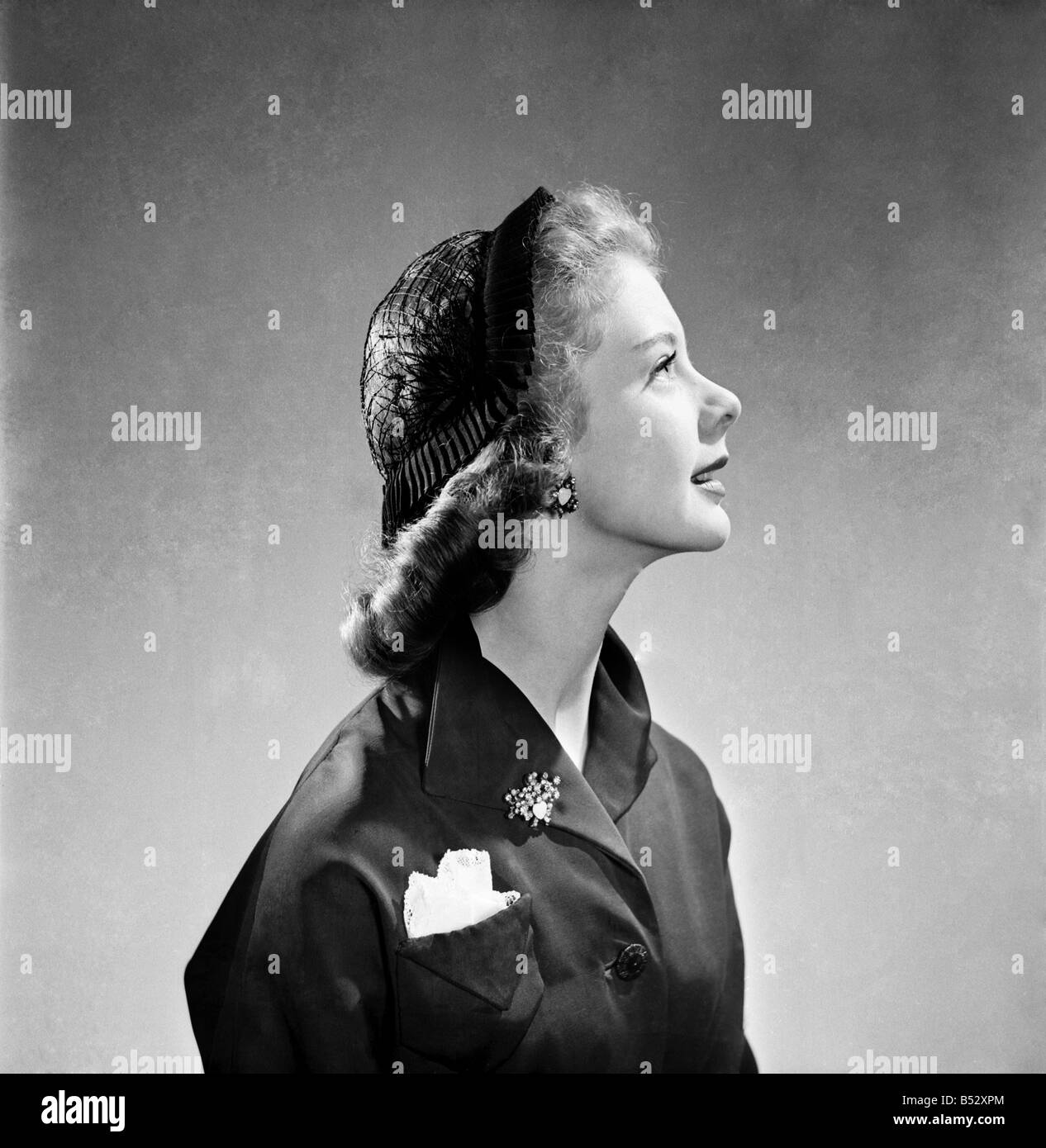 Veiling fashion hi-res stock photography and images - Alamy