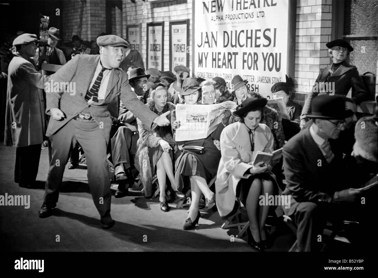 Filming london 1930s hi-res stock photography and images - Alamy