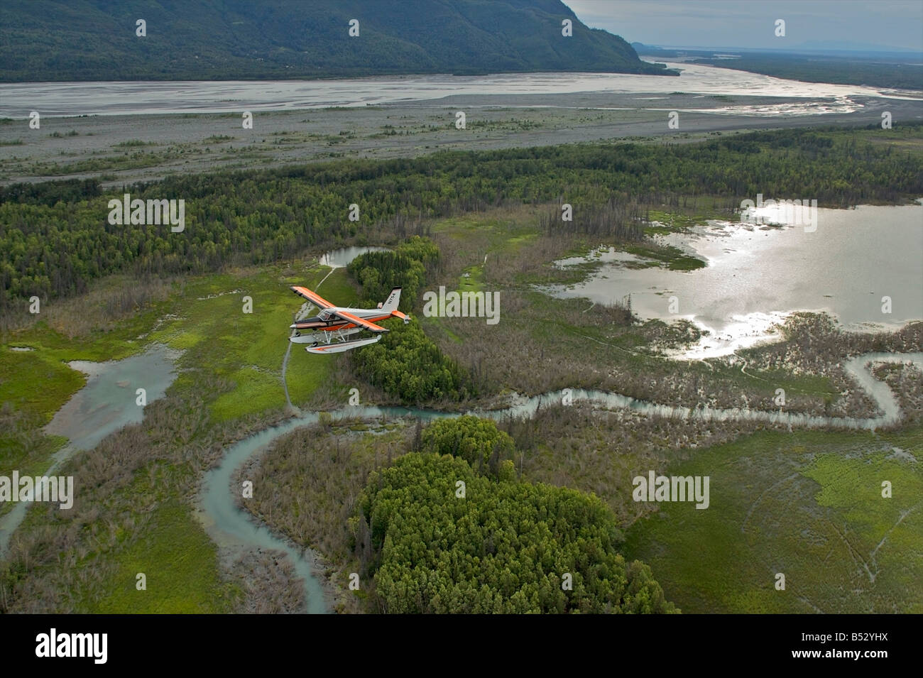Turbo Beaver flightseeing near the Knik River during Summer in ...