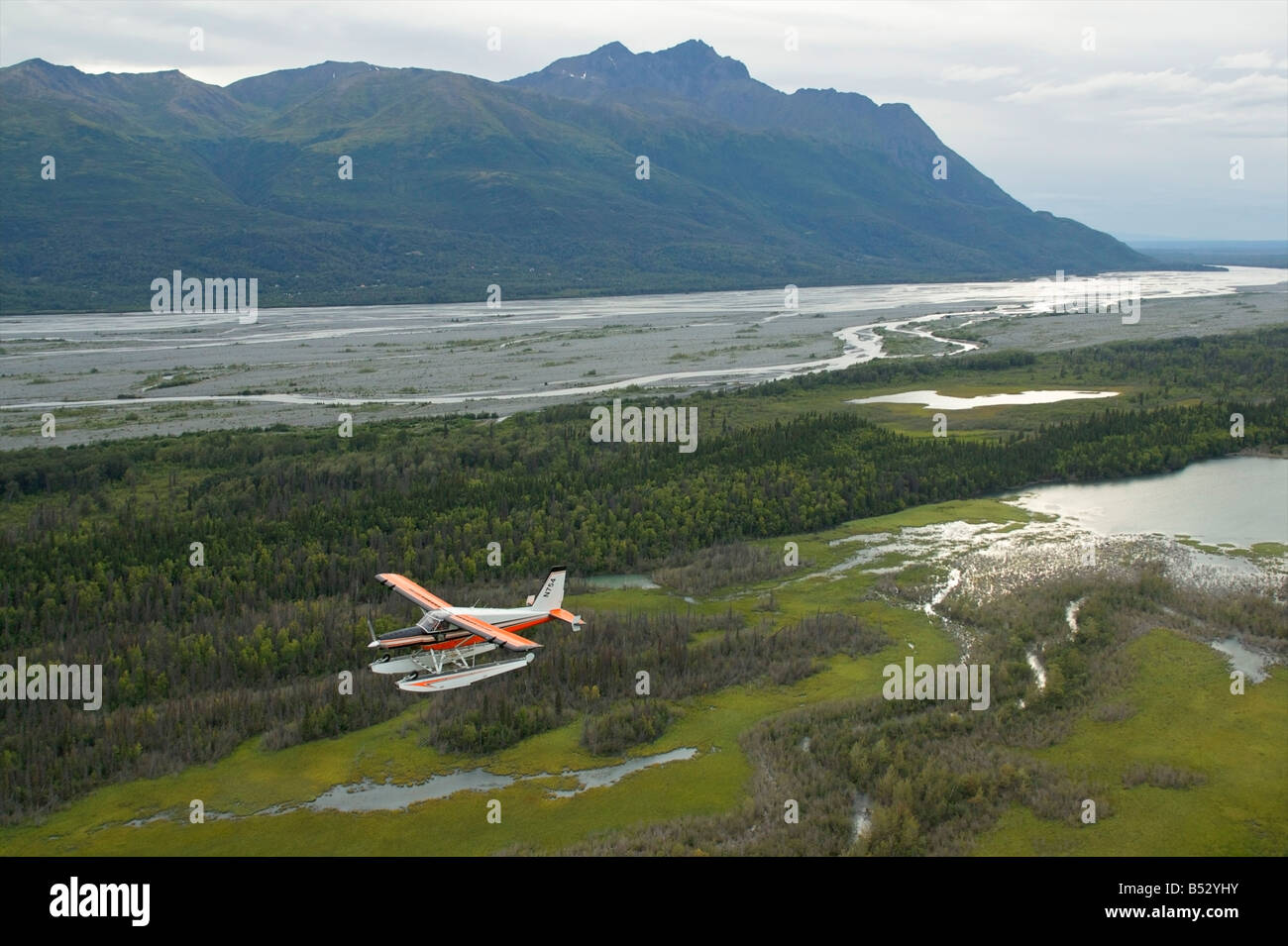 Turbo Beaver flightseeing near the Knik River during Summer in ...