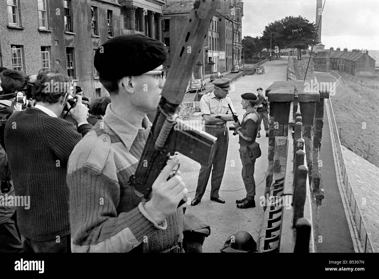Northern ireland aug 1969 general hi-res stock photography and images ...