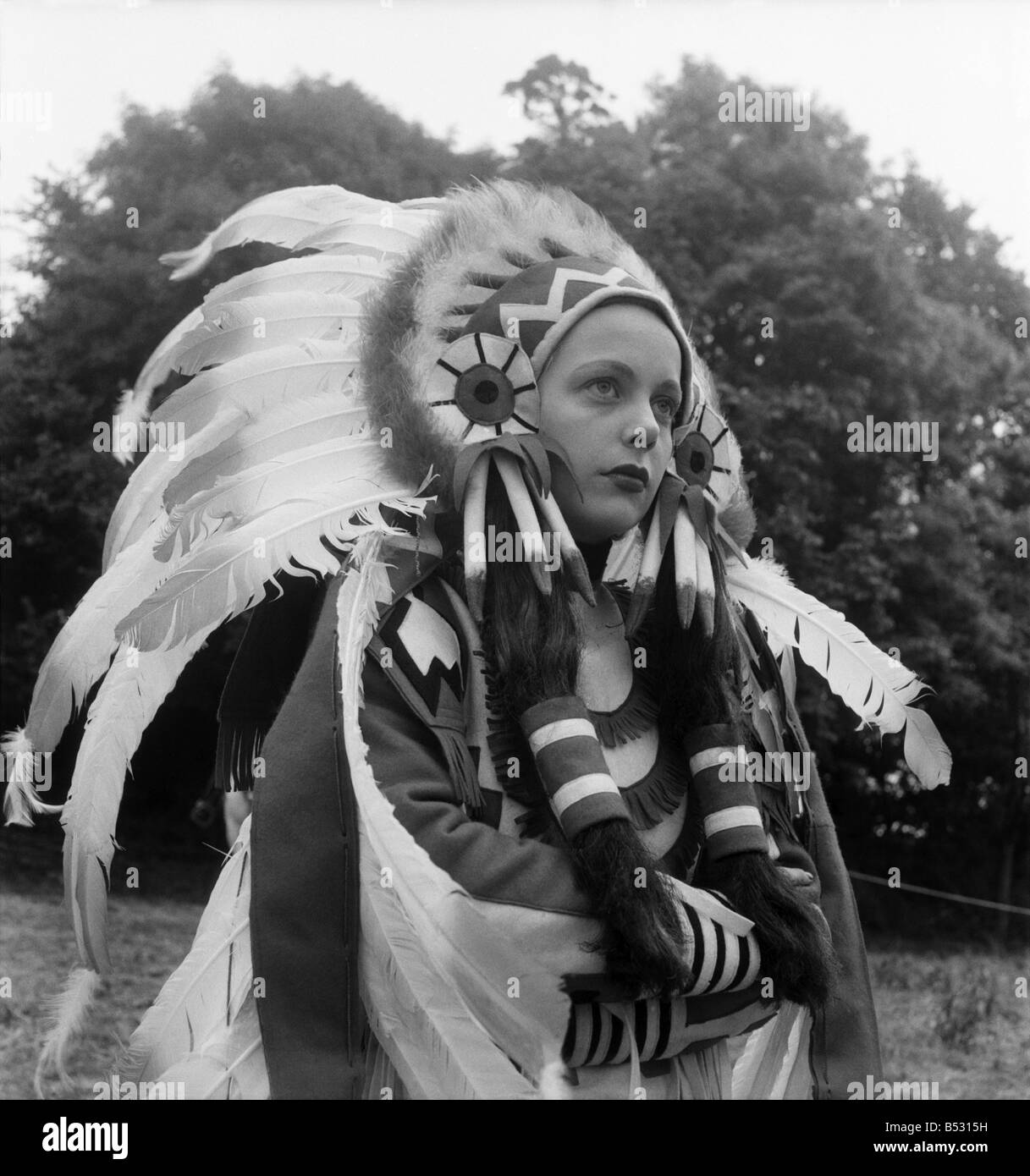 Indian woman in dressed in Black and White Stock Photos & Images - Alamy