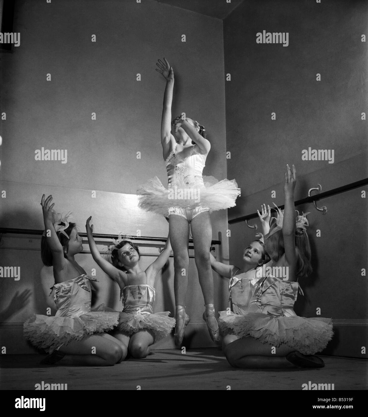 1950s children ballet hi-res stock photography and images - Alamy