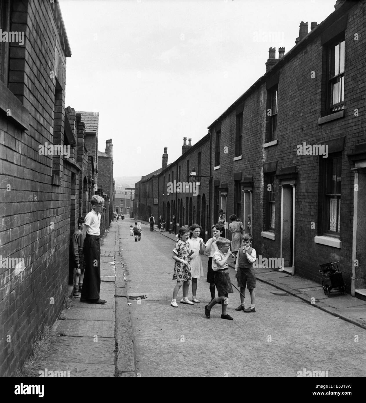 Children playing in the street 1950's hi-res stock photography and ...