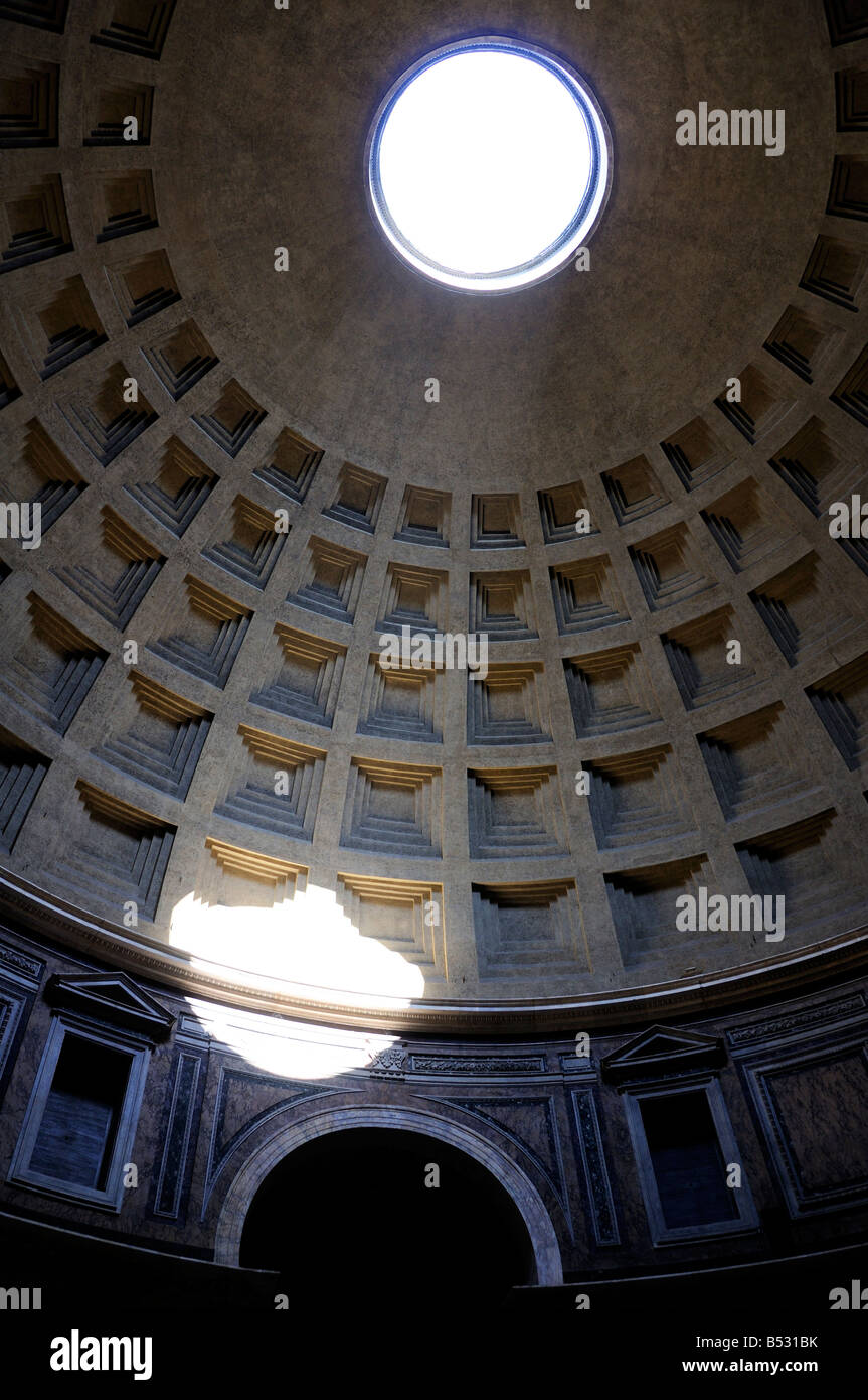 Looking up at the oculus of the Pantheon dome from the inside Stock ...