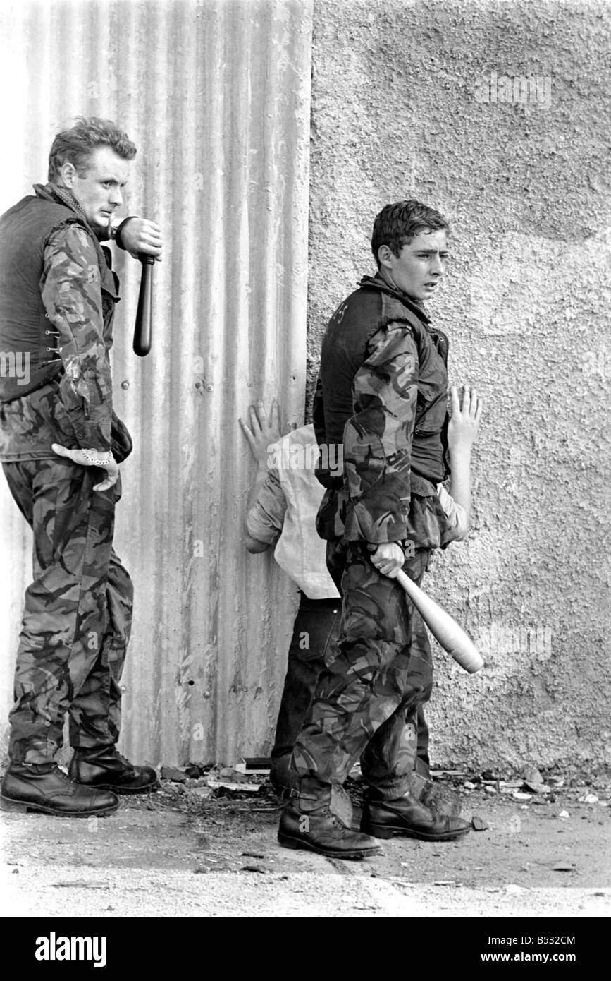 British army soldiers in riot hi-res stock photography and images - Alamy