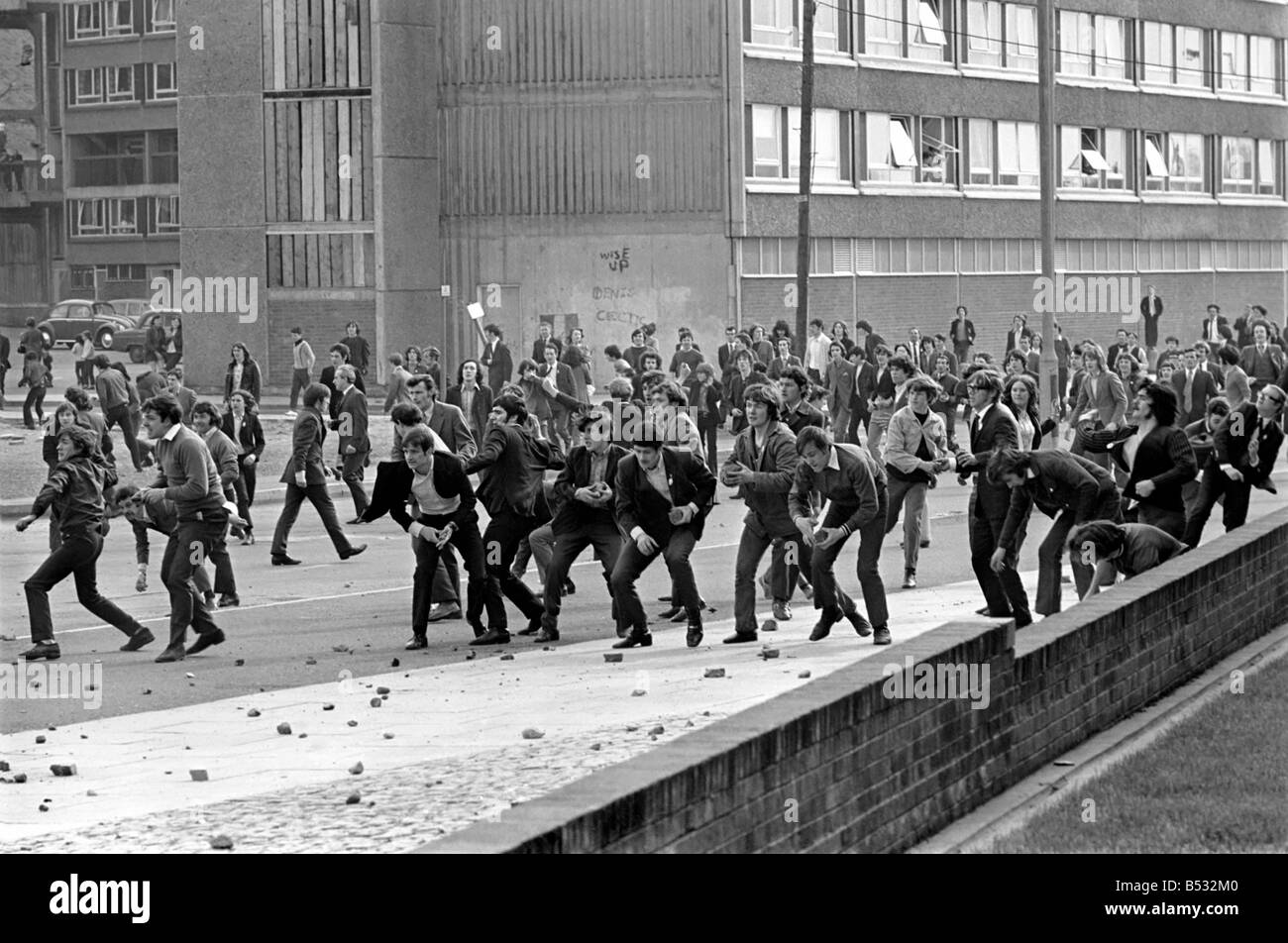 Northern ireland 1970s british military Black and White Stock Photos ...