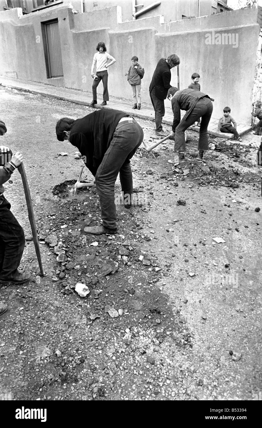 Digging holes in the road hi-res stock photography and images - Alamy