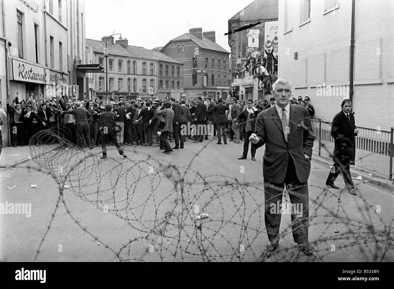 Northern ireland aug 1969 elements hi-res stock photography and images ...