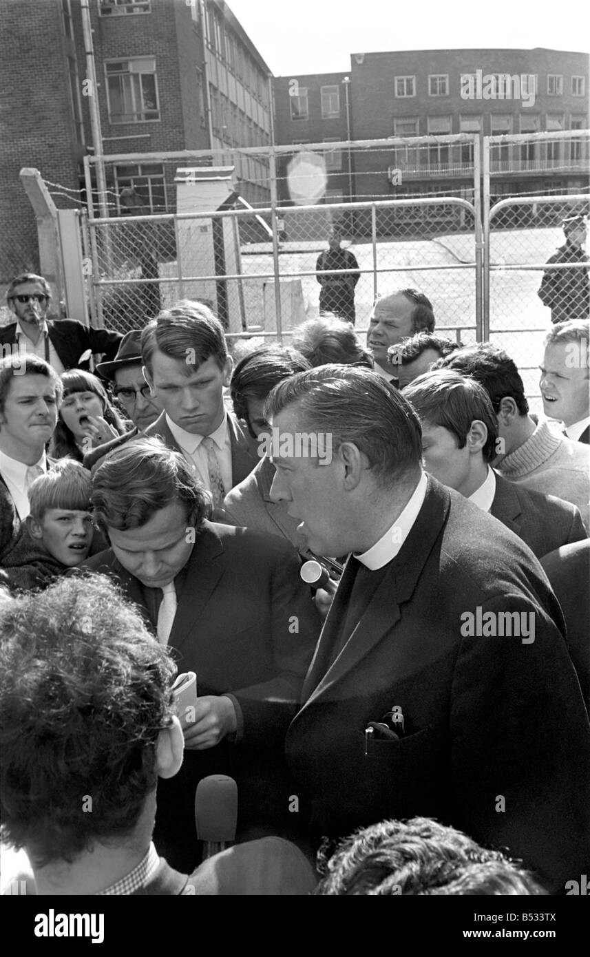 Ian paisley 1960s hi-res stock photography and images - Alamy