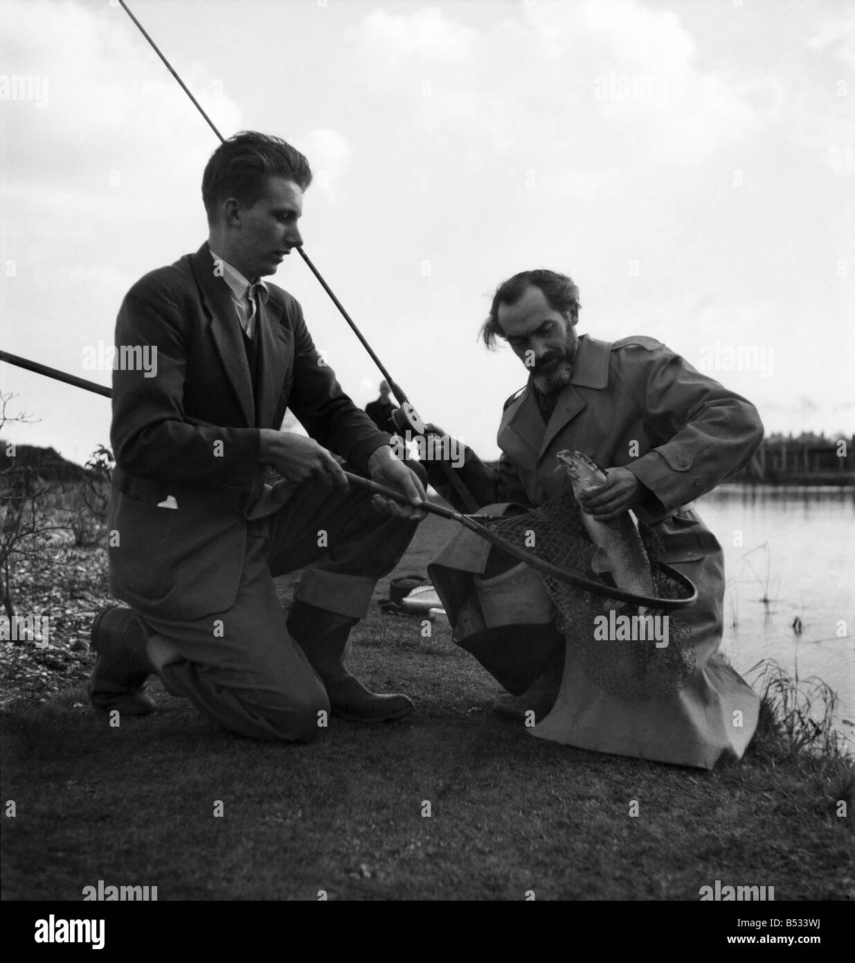 Bernard Venables Daily Mirror fishing expert seen here discussing the ...