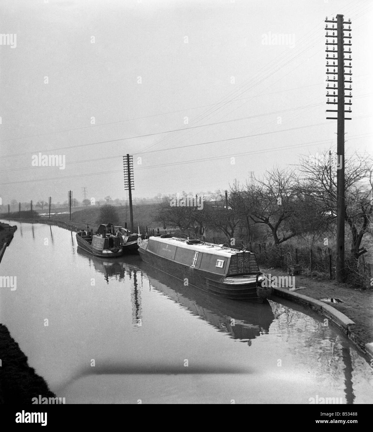 Canal scenes. April 1952 C1908-004 Stock Photo - Alamy