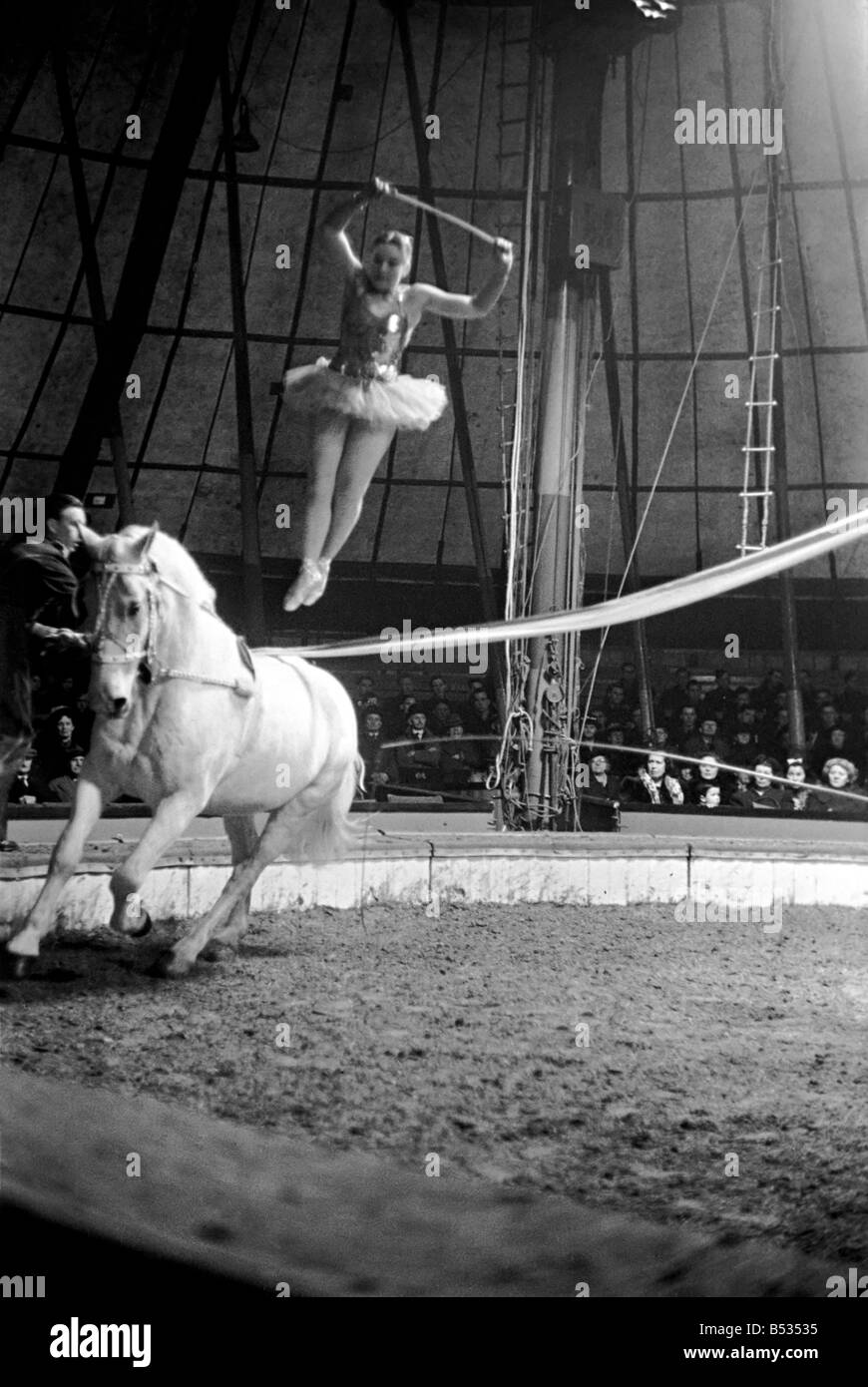 Bertram Mills Circus at Luton. April 1950 O23401-005 Stock Photo - Alamy
