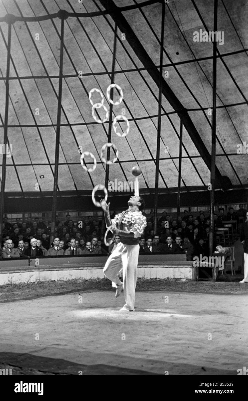 Bertram Mills Circus at Luton. April 1950 O23401-007 Stock Photo - Alamy