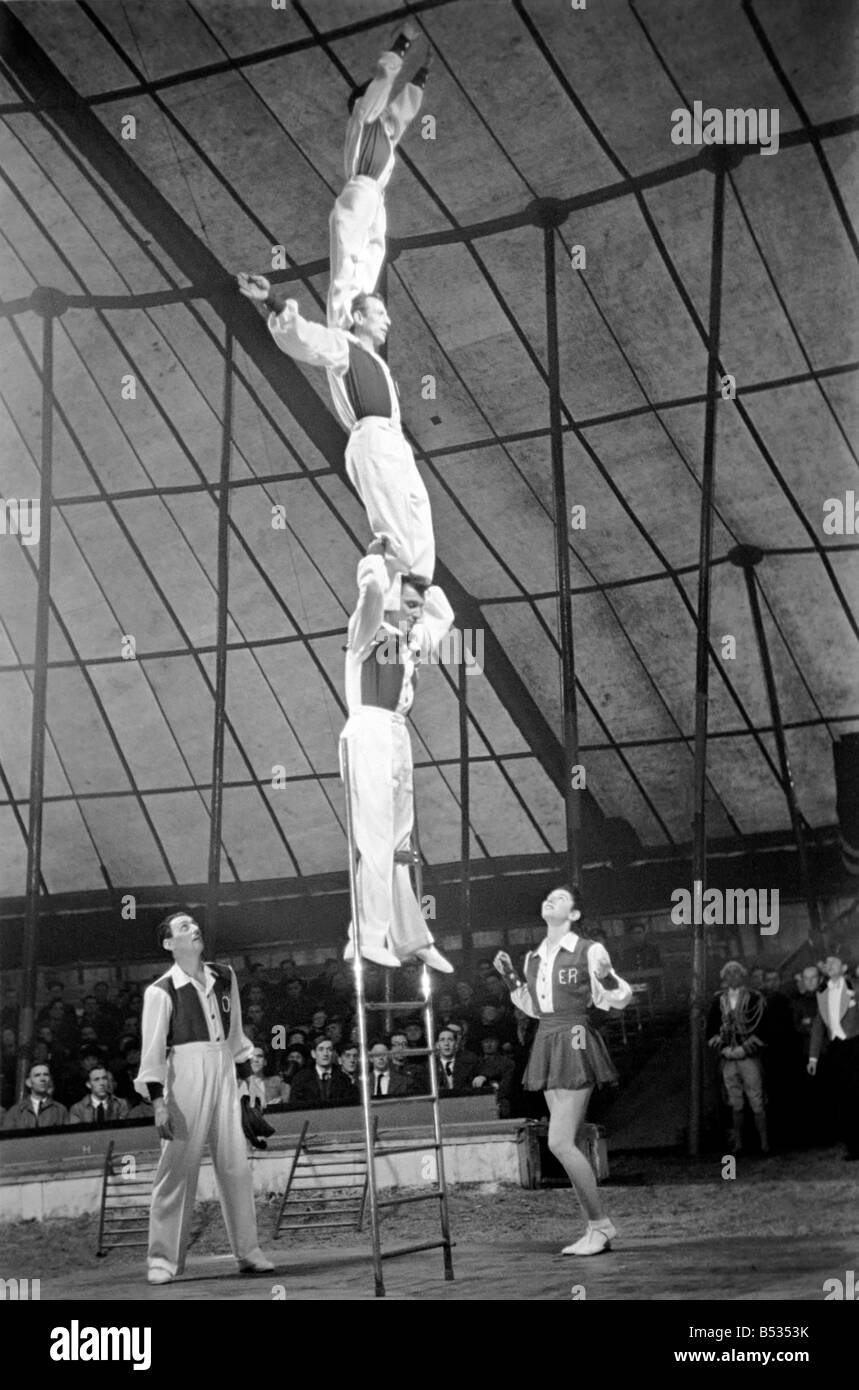 1950s circus performers hi-res stock photography and images - Alamy
