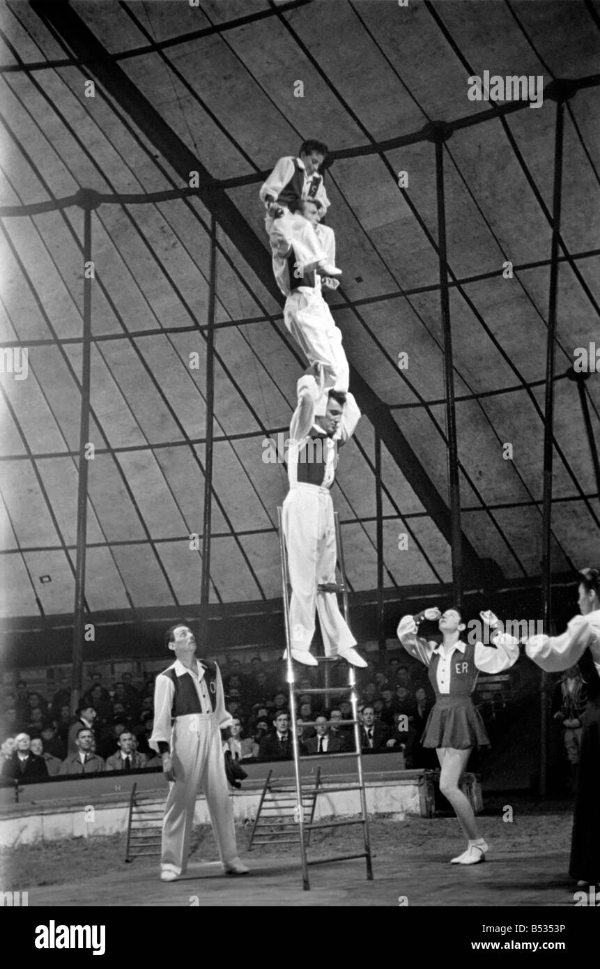 1950s circus performers hi-res stock photography and images - Alamy