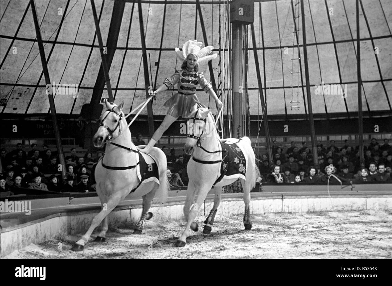 Bertram Mills Circus at Luton. April 1950 O23401 Stock Photo - Alamy