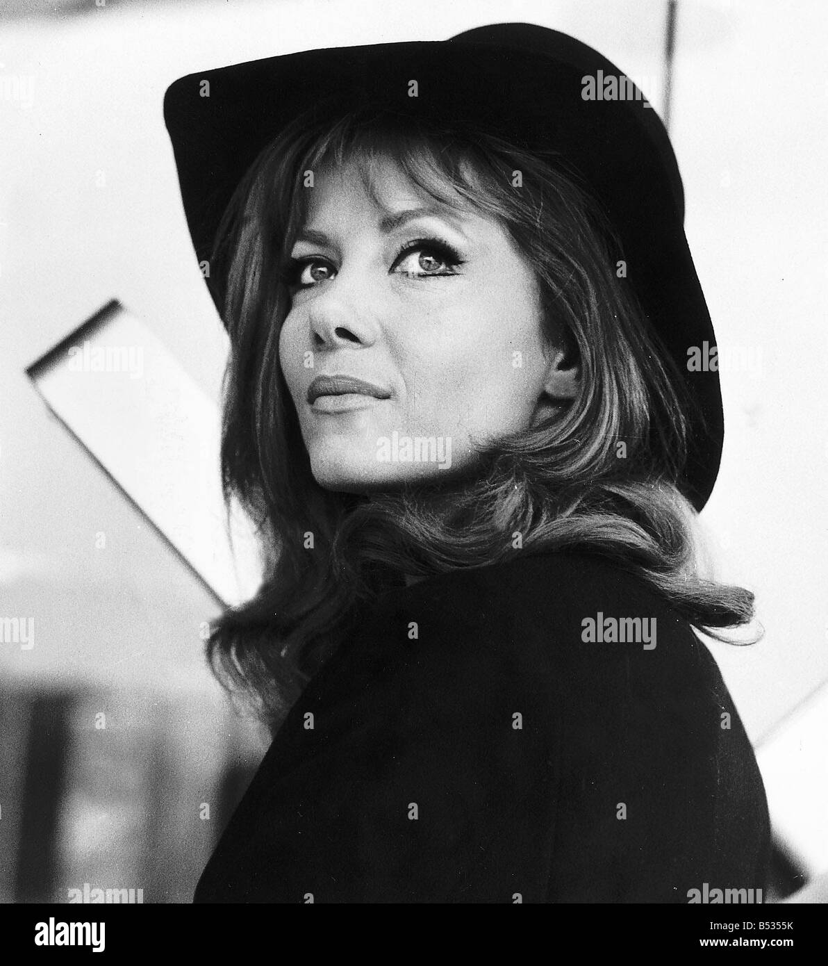 Ingrid pitt actress hi-res stock photography and images - Alamy