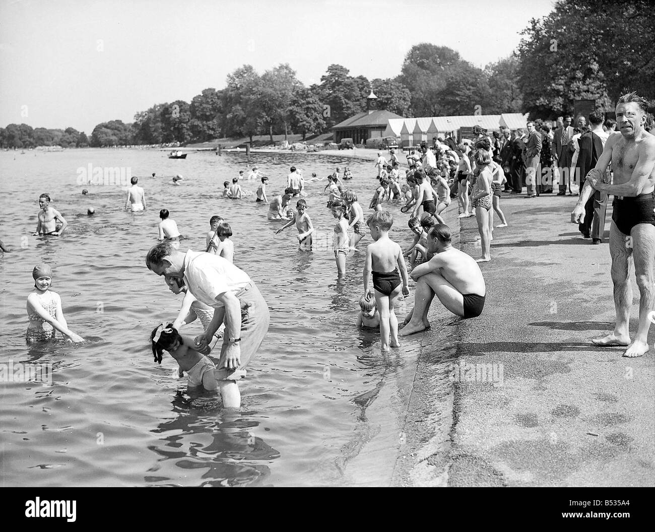 Serpentine Lido in May 1952 Hyde Park Stock Photo - Alamy