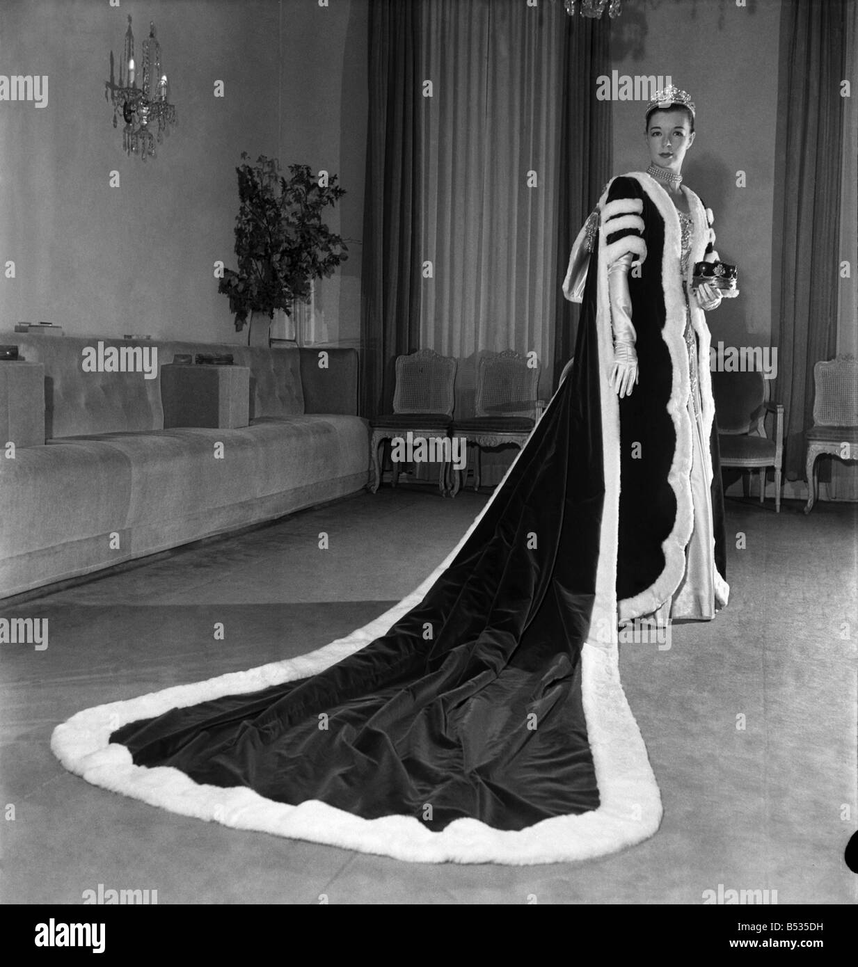 Norman Hartnell's coronation robes for peeresses. October 1952 C5190 ...