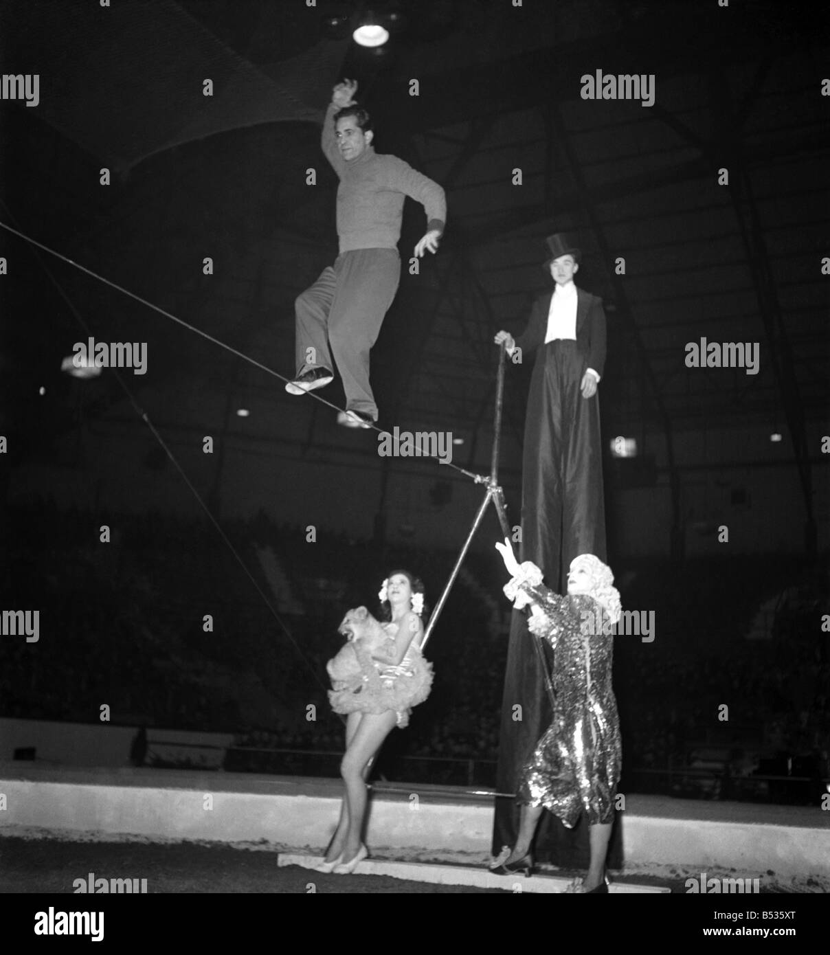 1940s circus hi-res stock photography and images - Alamy