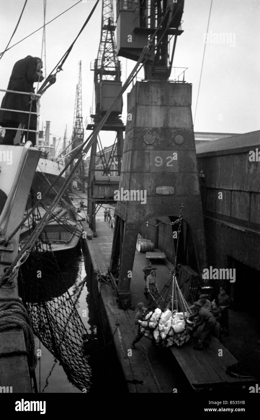 Dock Strike: Soldiers and sailors unload a cargo of meat at Royal ...