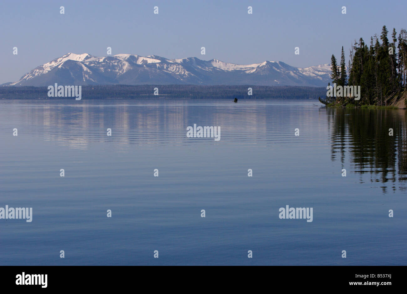 Yellowstone lake hi-res stock photography and images - Alamy