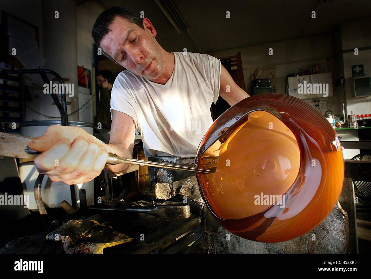 Glassblower Layne Rowe creates a glass bowl art work in the London ...